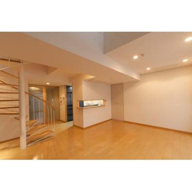 Aoyama-icchyome Sta. 2LDK 2B, Tokyo - Living Japan