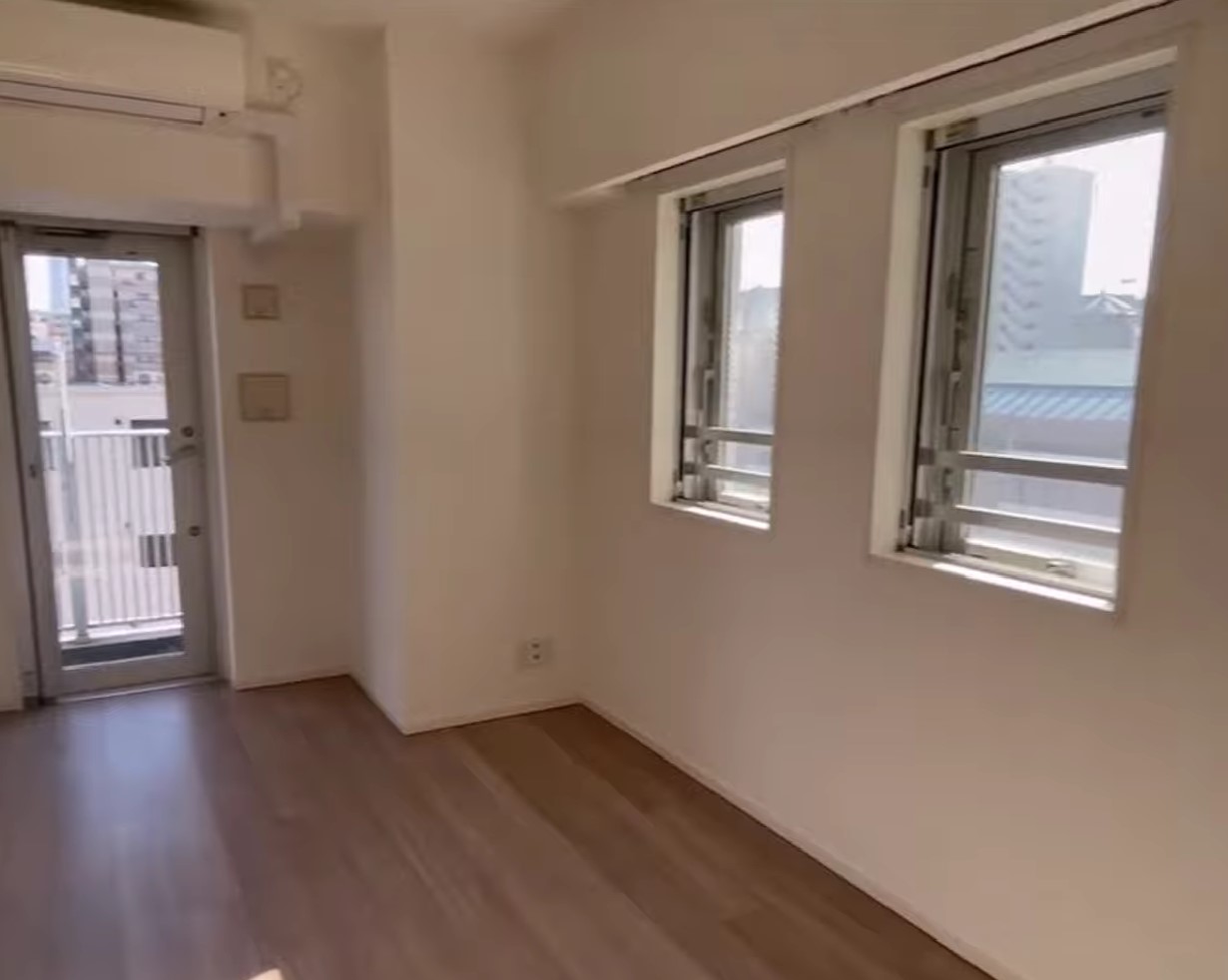 Inaricho Sta. 2LDK 1503, Tokyo - Living Japan