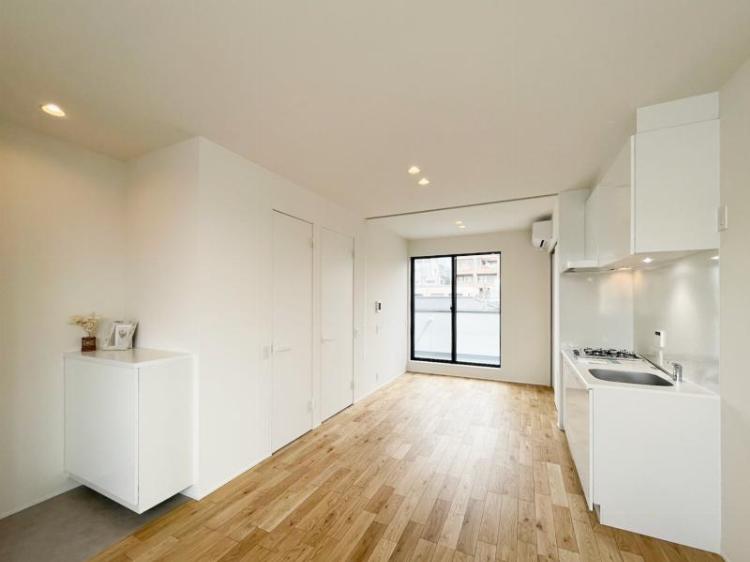 Yoga Sta. 1LDK 01, Tokyo - Living Japan