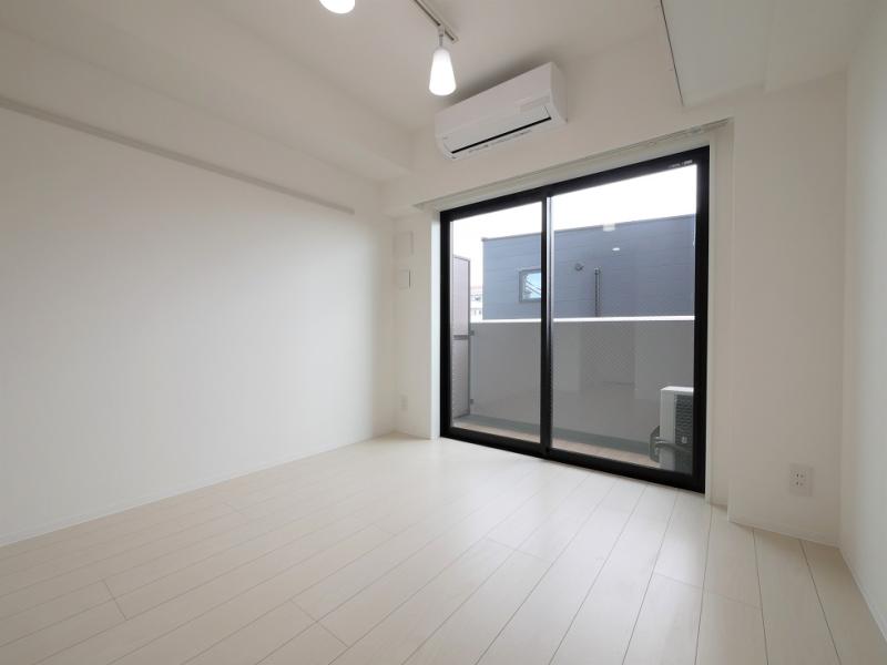 Keisei-takasago Sta. 1K 407, Tokyo - Living Japan